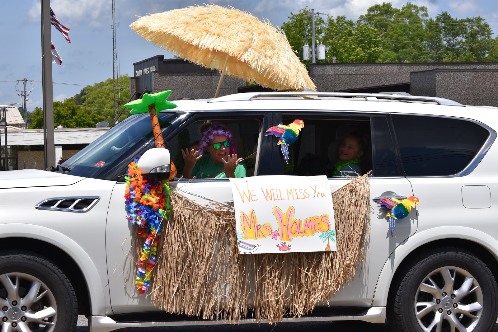 Sacred Heart School sends off students with drive-thru parade - The ...