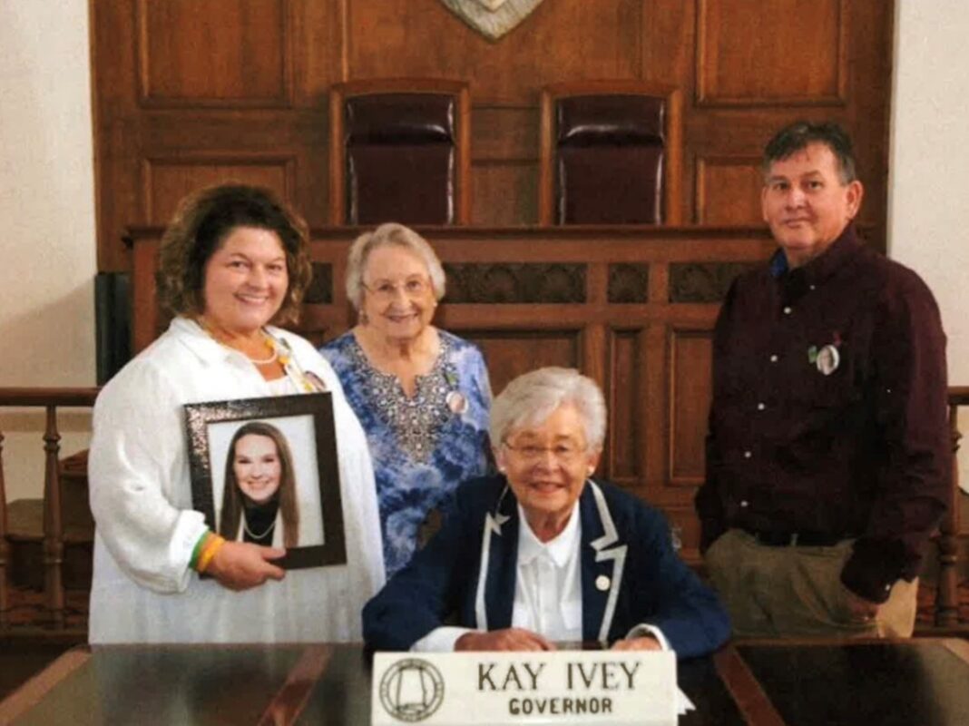 Family of Holly Pond's Leah Grace Tarvin joins Ivey for distracted driving bill signing - The ...